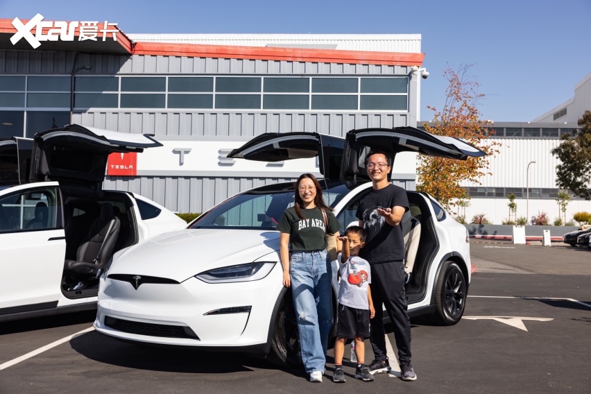 内饰焕然一新 特斯拉新款Model X海外交付 首批车主诞生——veecar|汽车改装|改装知识分享平台