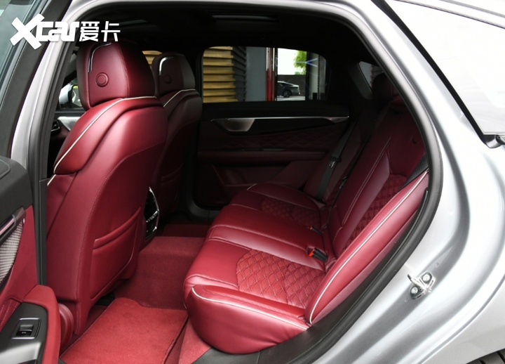 全新丰田皇冠SportCross对比凯迪拉克CT6，谁更香？-爱卡汽车爱咖号