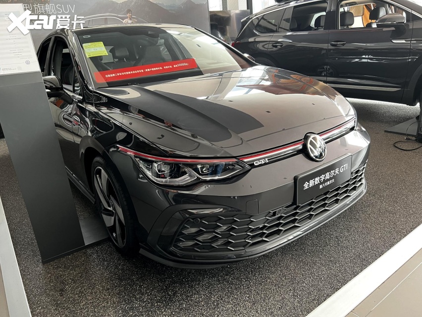 大众改装|7.1秒破百的小钢炮 实拍大众高尔夫GTI 最大的亮点是配置——veecar|汽车改装|改装知识分享平台