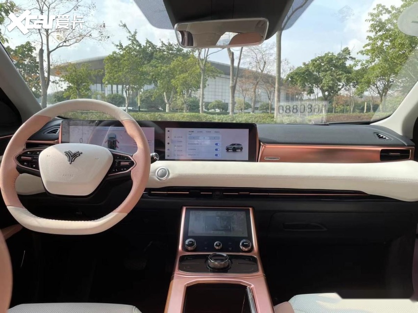 试驾哪吒U-II丨更好看、更智能、更实用，15万级纯电SUV首选-爱卡汽车爱咖号