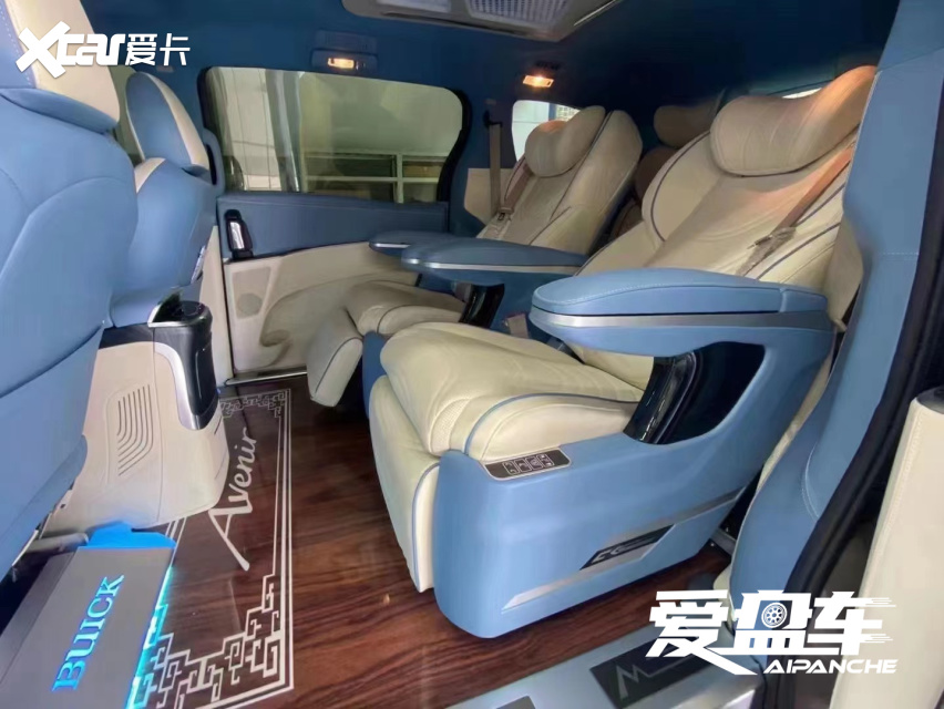 GL8胖头鱼25S的改装采用了帕加尼蓝的内饰风格之后居然火了——veecar|汽车改装|改装知识分享平台