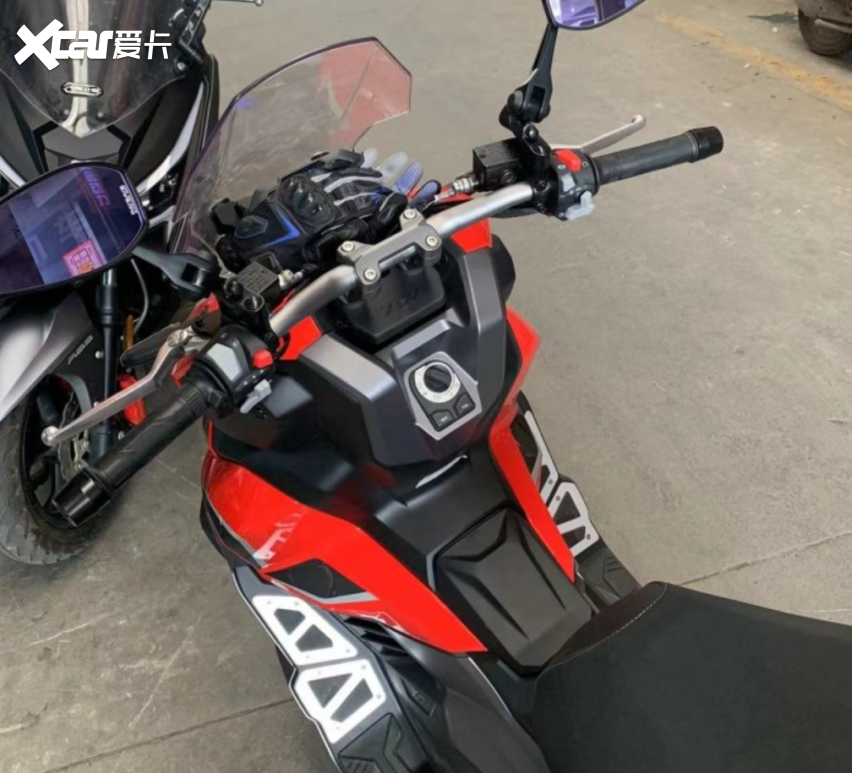 国产多用途踏板摩托，龙嘉XDV250si，单缸水冷动力双通道ABS——veecar|汽车改装|改装知识分享平台