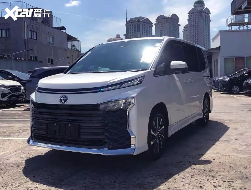 丰田改装|赛那“小弟”！丰田Voxy海外现身，电动侧滑门+7座，能国产？——veecar|汽车改装|改装知识分享平台