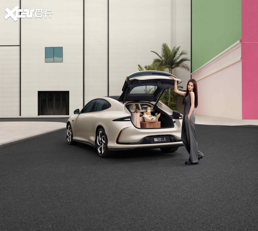 2024北京车展：智己L6全系搭载“智能生态驾舱系统”IMOS 3.0-爱卡汽车爱咖号