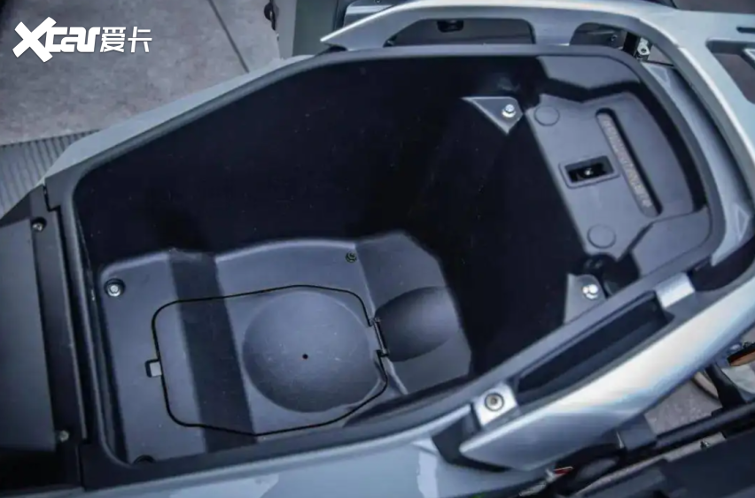 国产多用途踏板摩托，龙嘉XDV250si，单缸水冷动力双通道ABS——veecar|汽车改装|改装知识分享平台