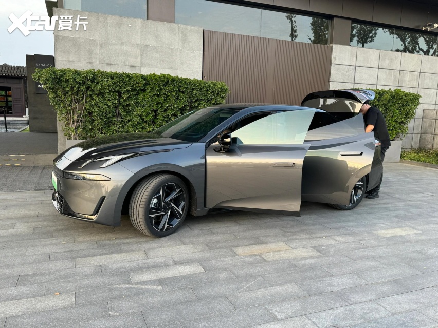 领克07 EM-P到店，无框车门+哈曼卡顿，381马力+油耗0.99L-爱卡汽车爱咖号