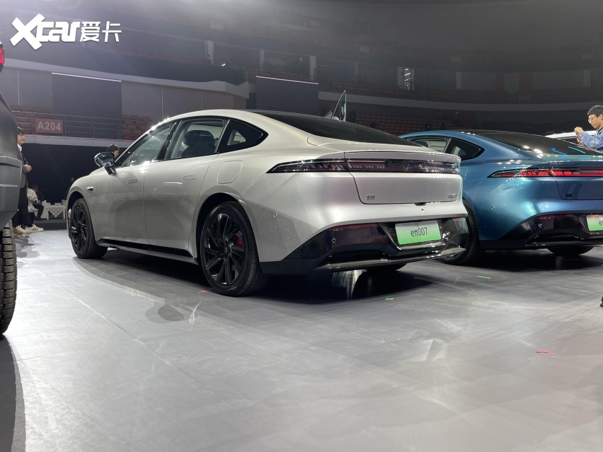 有20万还买油车？电四驱+剪刀门+800V的东风eπ 007更值得选-爱卡汽车爱咖号