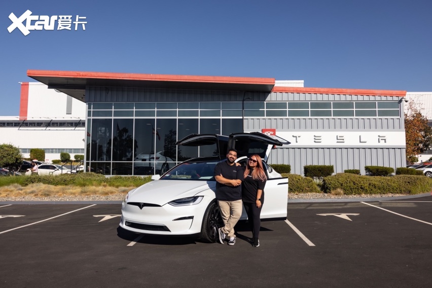 内饰焕然一新 特斯拉新款Model X海外交付 首批车主诞生——veecar|汽车改装|改装知识分享平台