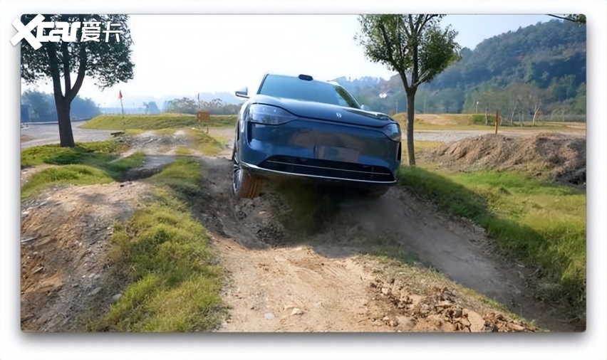 科技感与高性能“秒”了，问界M9不愧1000万以内最好的SUV——veecar|汽车改装|改装知识分享平台