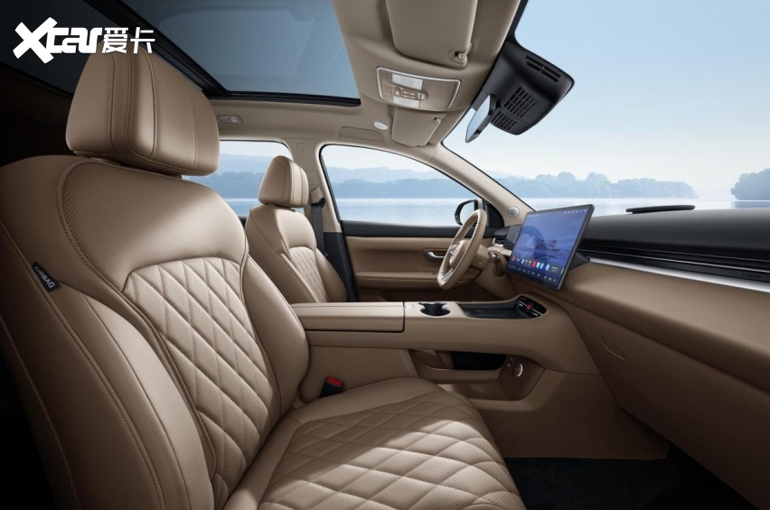 第三代蓝电E5 PLUS正式上市，11.98万买230km超长续航-爱卡汽车爱咖号