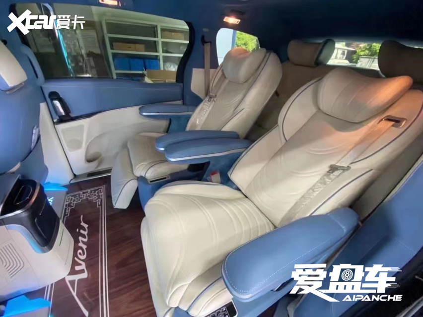 GL8胖头鱼25S的改装采用了帕加尼蓝的内饰风格之后居然火了——veecar|汽车改装|改装知识分享平台