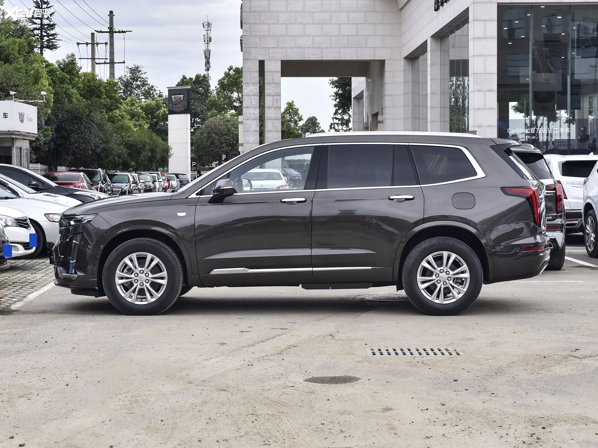 【2022款凯迪拉克XT6 2.0T 四驱风尚型 6座_整体外观 _3/1863张图片】_汽车图片大全_爱卡汽车