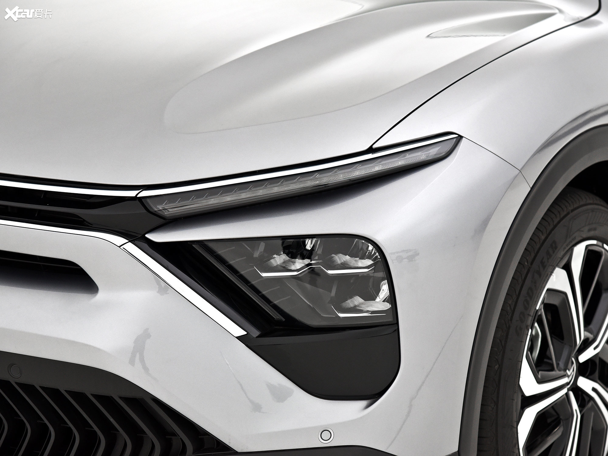 【2023款凡尔赛C5 X 1.6T 势不凡_细节外观 _1/490张图片】_汽车图片大全_爱卡汽车