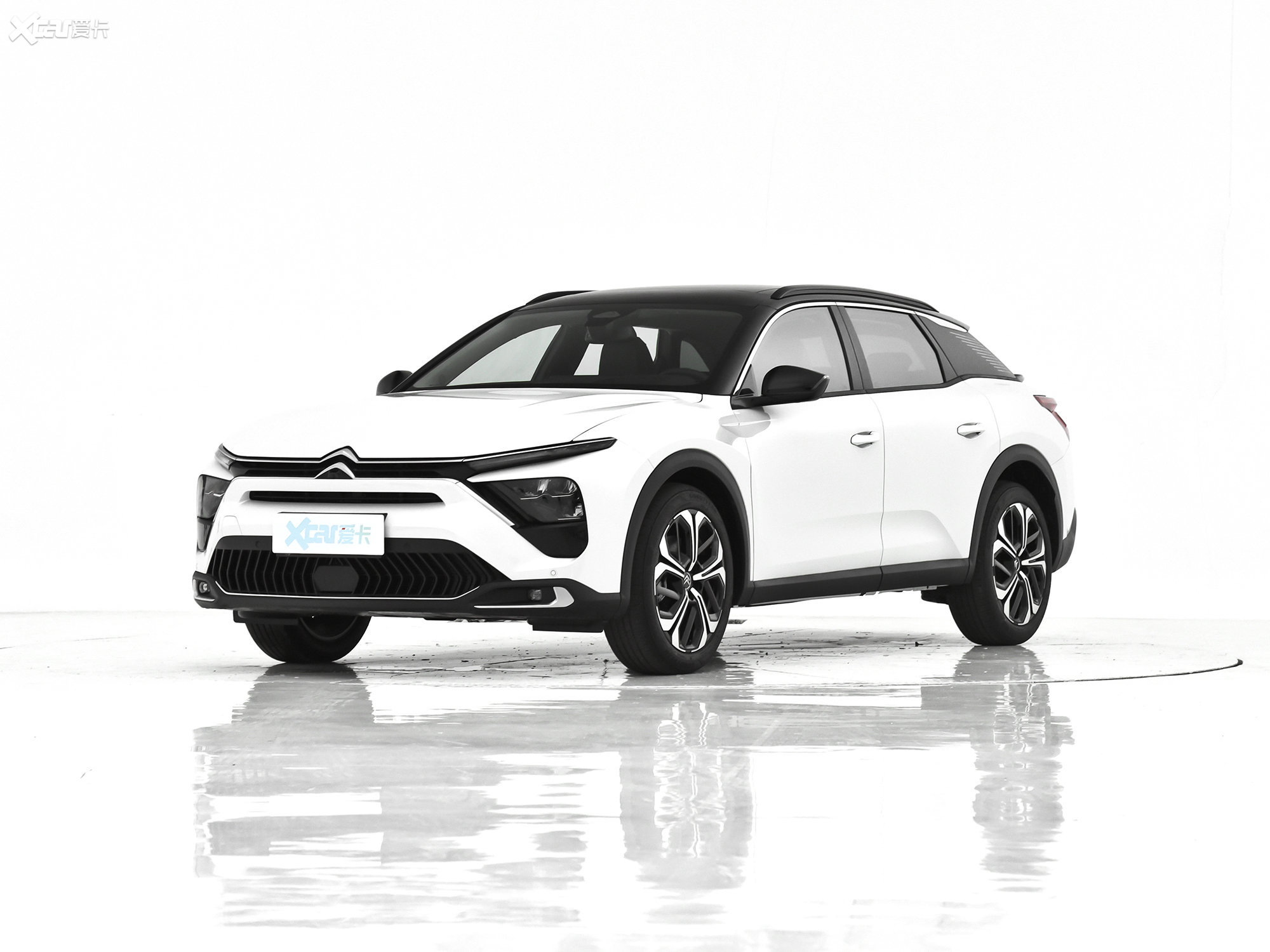 【2023款凡尔赛C5 X 1.6T 耀不凡_整体外观 _2/490张图片】_汽车图片大全_爱卡汽车