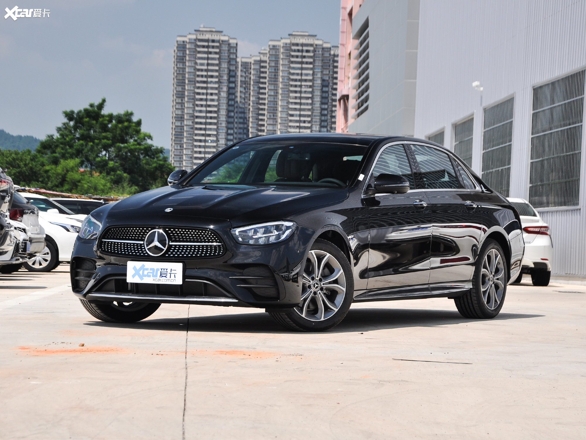 【2023款奔驰E级 E 300 L 运动时尚型_整体外观 _42/1245张图片】_汽车图片大全_爱卡汽车