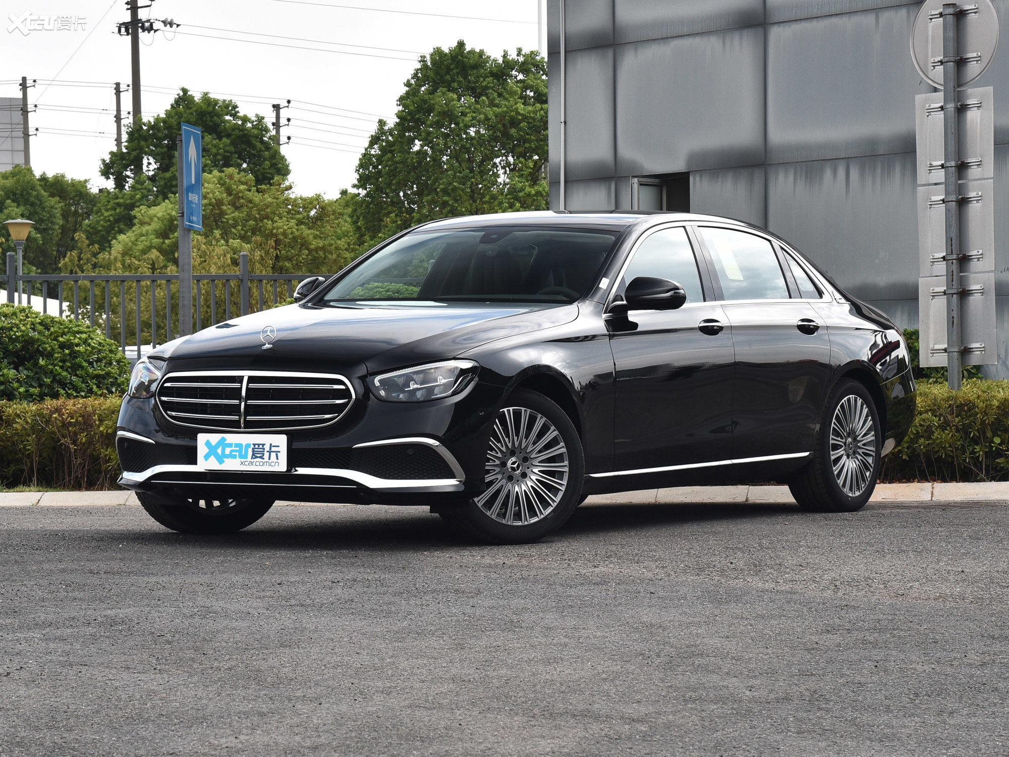 【2023款奔驰E级 E 300 L 豪华型_整体外观 _18/1245张图片】_汽车图片大全_爱卡汽车