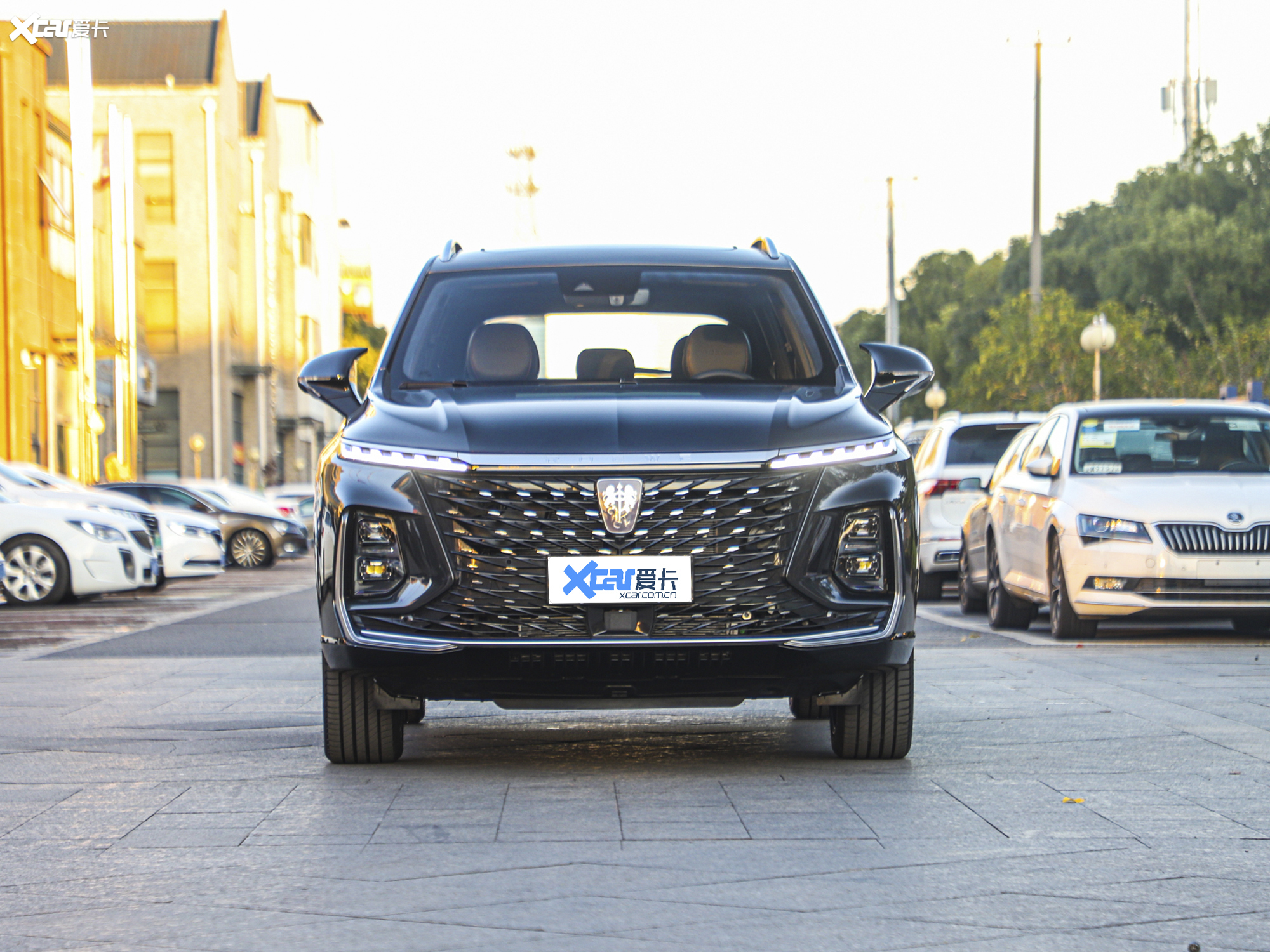 【2022款荣威RX5 eMAX PHEV 无畏尊崇版_整体外观 _1/238张图片】_汽车图片大全_爱卡汽车