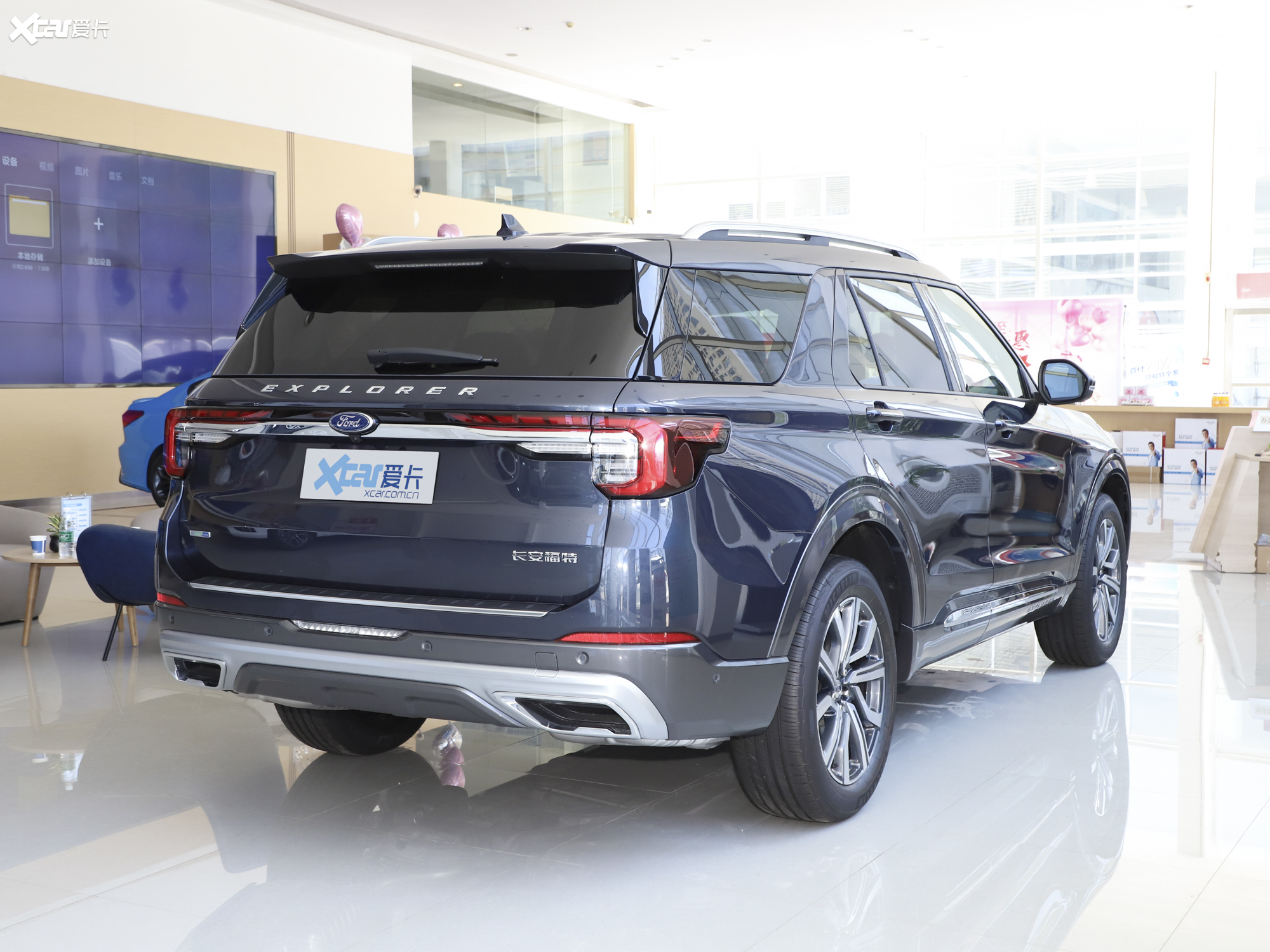 【2023款探险者 EcoBoost 285 四驱钛金版 7座_整体外观 _29/785张图片】_汽车图片大全_爱卡汽车