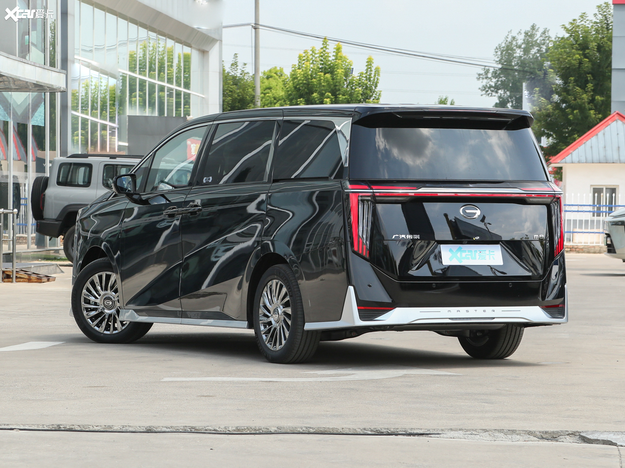 【2023款传祺M8 宗师系列 400T 自动至尊版_整体外观 _4/1646张图片】_汽车图片大全_爱卡汽车