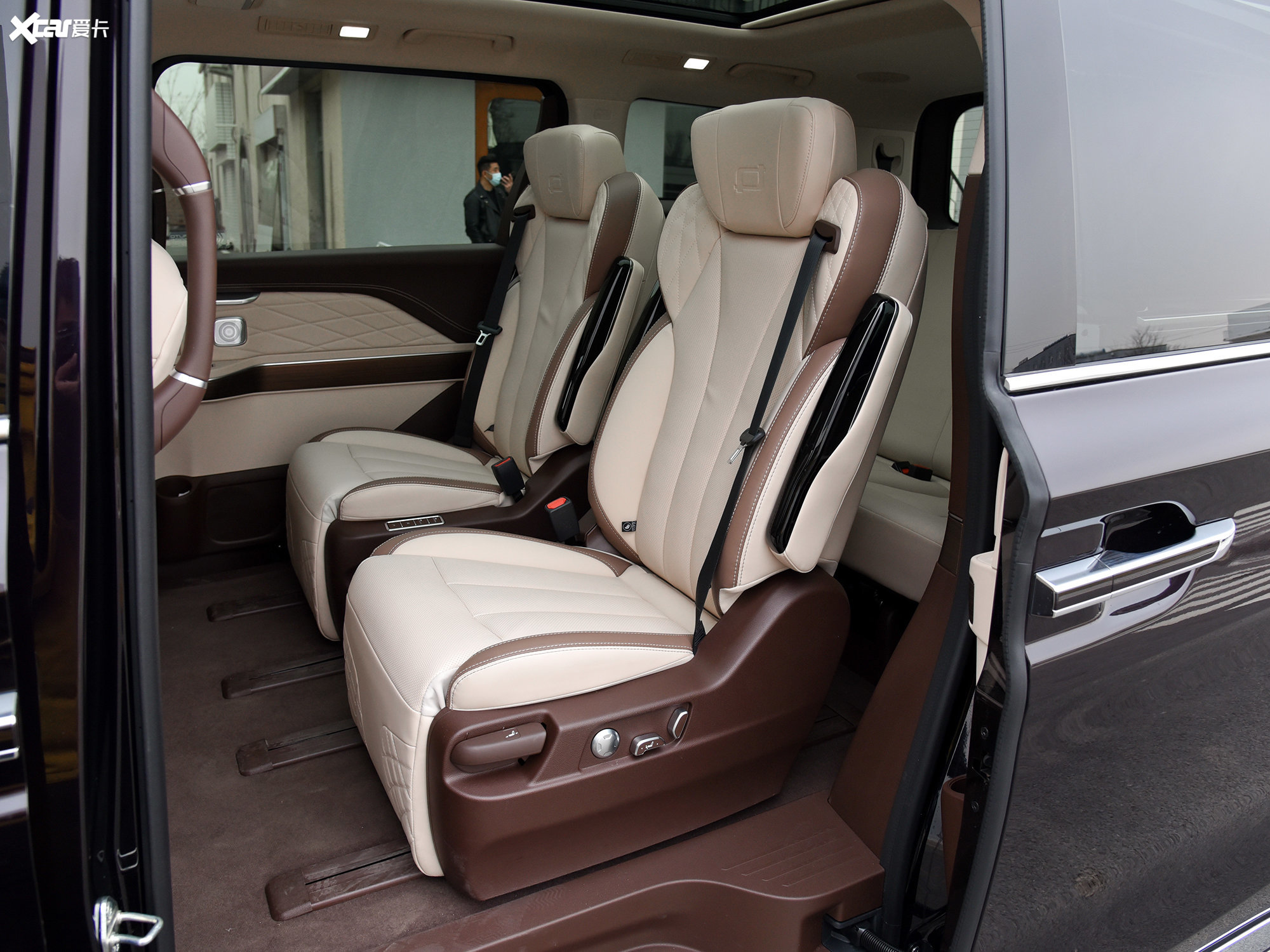 【2023款奔腾M9 2.0T 至尊型_空间座椅 _6/125张图片】_汽车图片大全_爱卡汽车