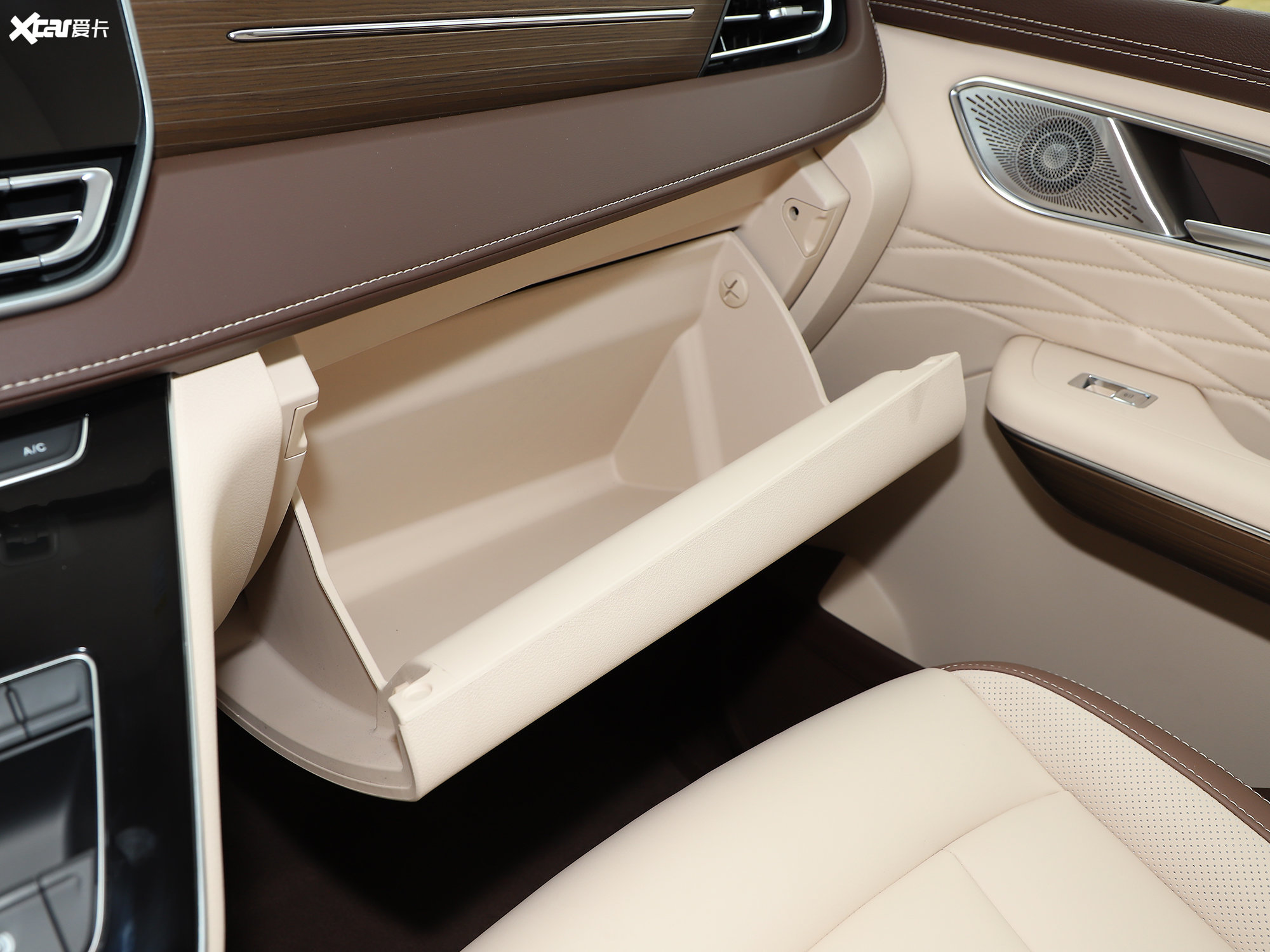 【2023款奔腾M9 2.0T 至尊型_空间座椅 _9/125张图片】_汽车图片大全_爱卡汽车