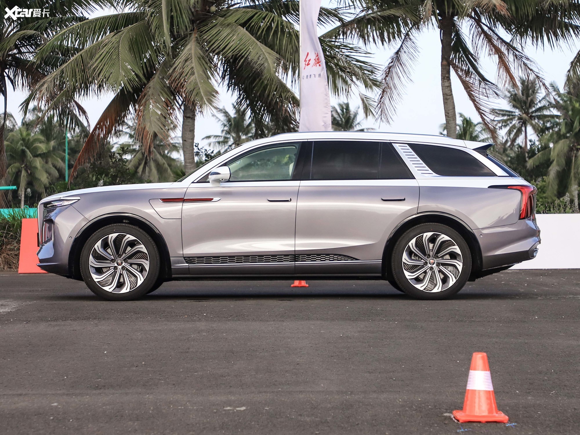 【2021款红旗E-HS9 510km 旗领版 四座_整体外观 _4/661张图片】_汽车图片大全_爱卡汽车