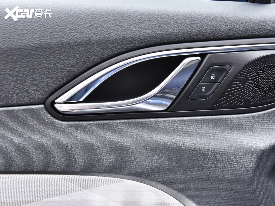 【2023款红旗HS3 2.0T 四驱有为版_中控区 _74/401张图片】_汽车图片大全_爱卡汽车