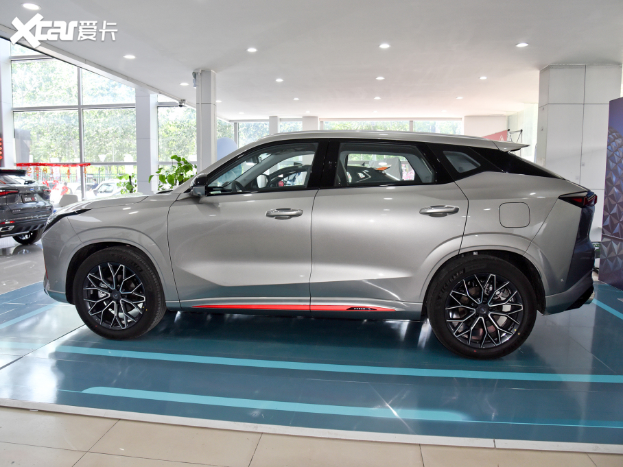 【2022款长安欧尚Z6 蓝鲸 1.5T DCT智航型_整体外观 _30/738张图片】_汽车图片大全_爱卡汽车