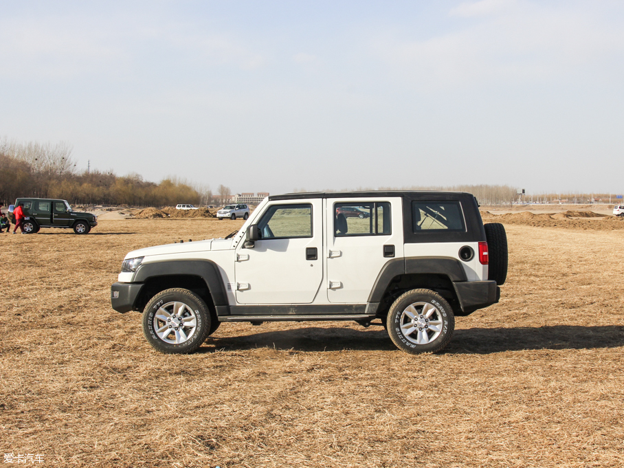 【2016款北京BJ40 L 2.3T 手动四驱尊享版_整体外观 _12/187张图片】_汽车图片大全_爱卡汽车