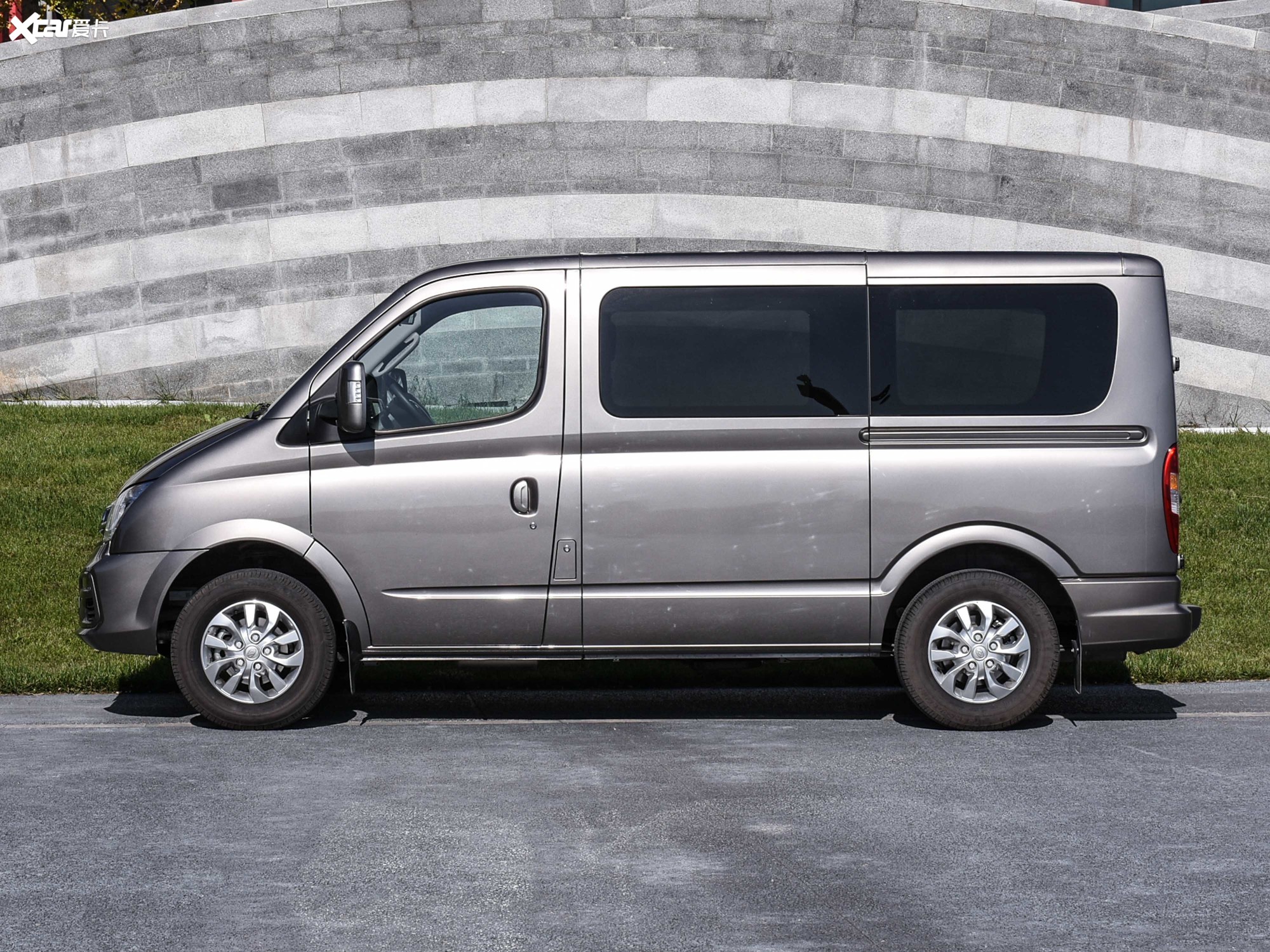 【2020款上汽大通MAXUS V80 PLUS城市版 2.0T 自动短轴超低顶 5/6座_整体外观 _3/211张图片】_汽车图片大全_爱卡汽车