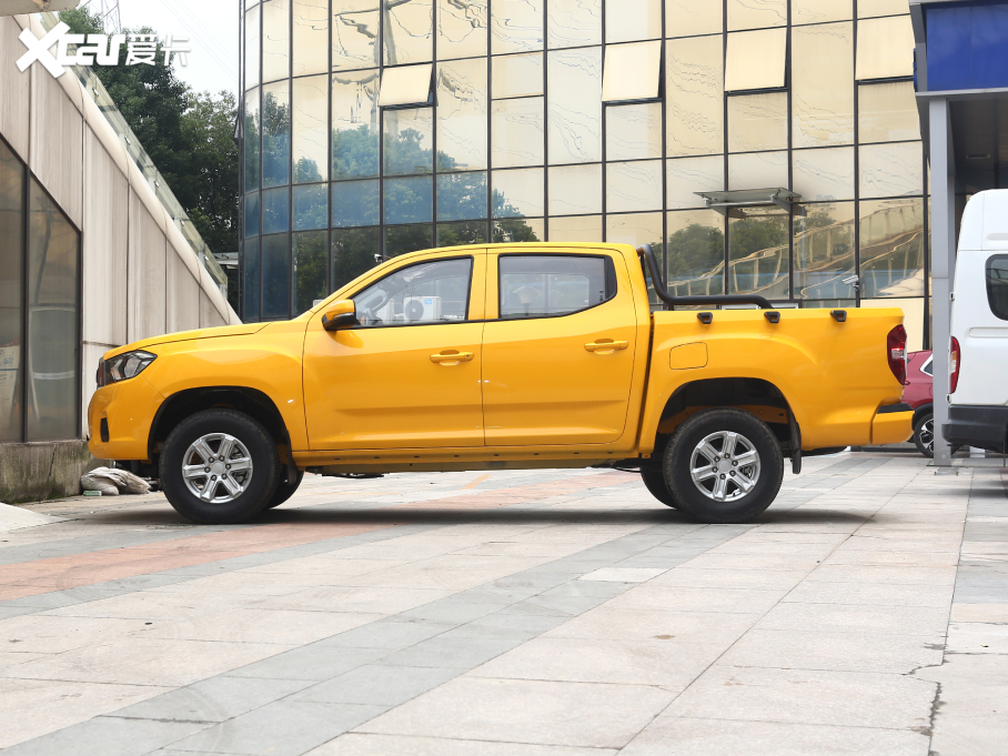 【2021款上汽大通MAXUS T70 2.0T 自动两驱进取版标箱高底盘 柴油_整体外观 _3/107张图片】_汽车图片大全_爱卡汽车