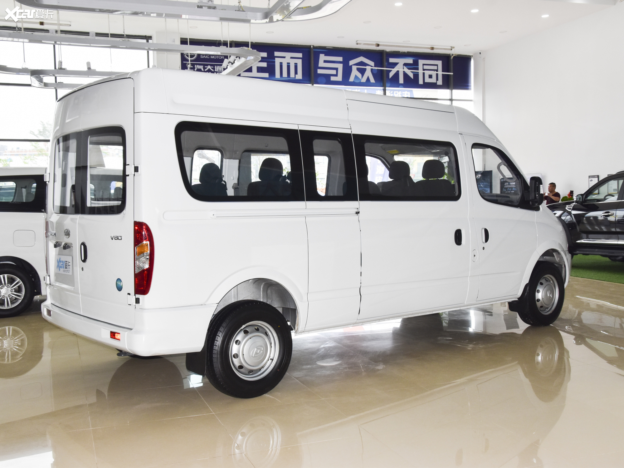 【2021款上汽大通MAXUS V80 经典傲运通 2.0T 长轴中顶 7-9座 国VI_整体外观 _6/105张图片】_汽车图片大全_爱卡汽车