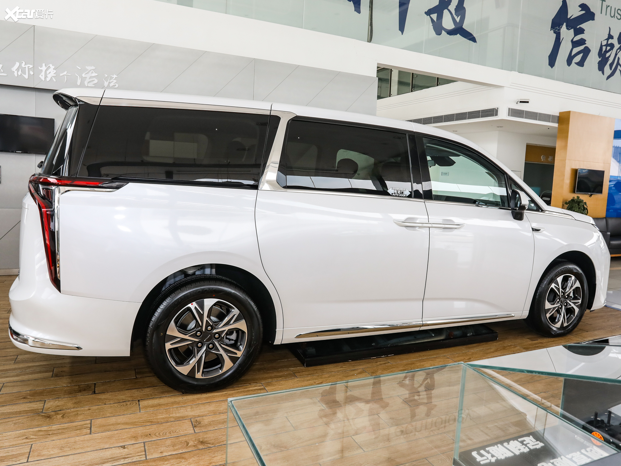 【2022款上汽大通MAXUS G90 2.0T 星河七座版_整体外观 _38/771张图片】_汽车图片大全_爱卡汽车