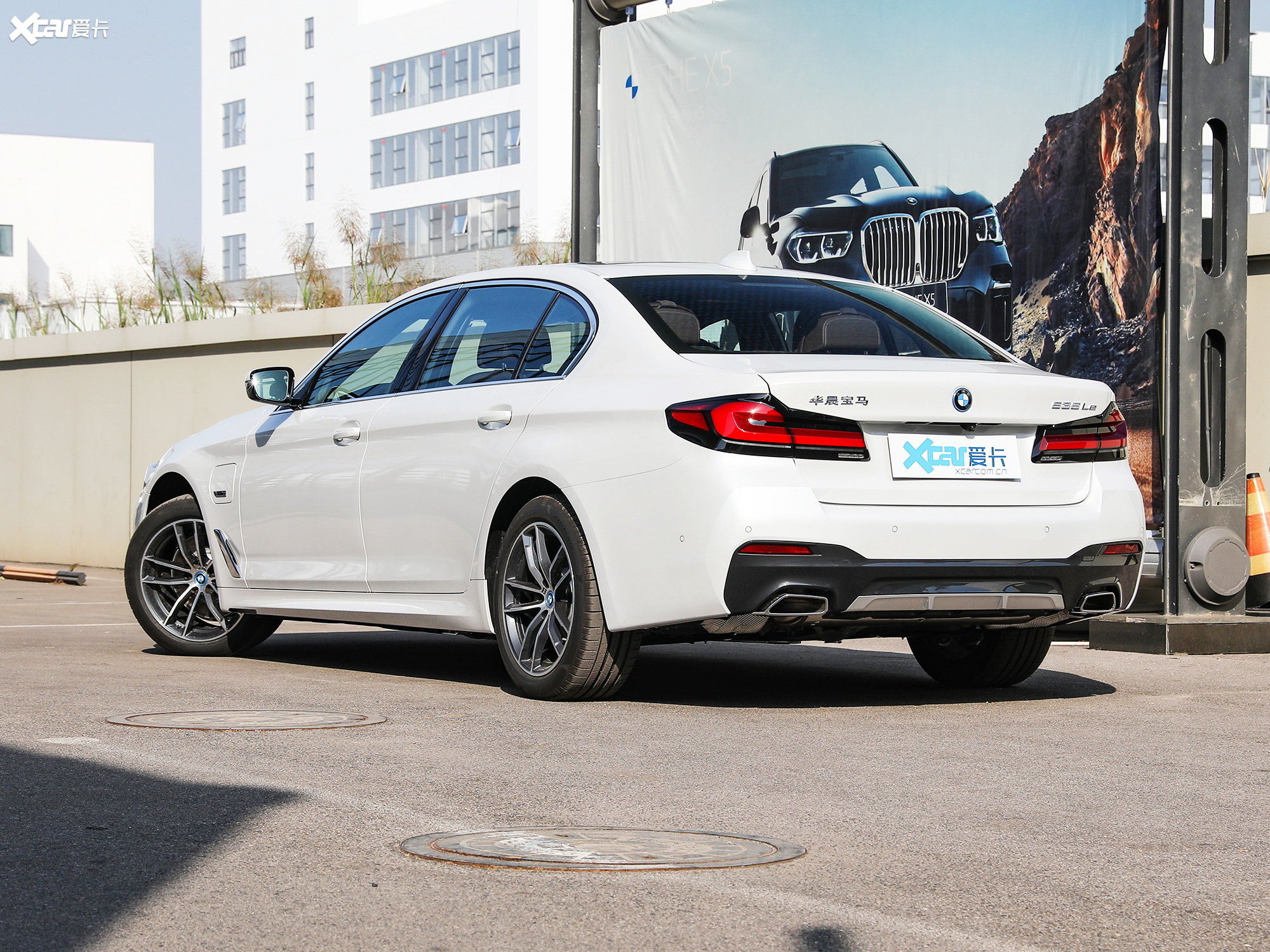 【2022款宝马5系新能源 改款三 535Le 先锋版M运动套装_整体外观 _4/947张图片】_汽车图片大全_爱卡汽车