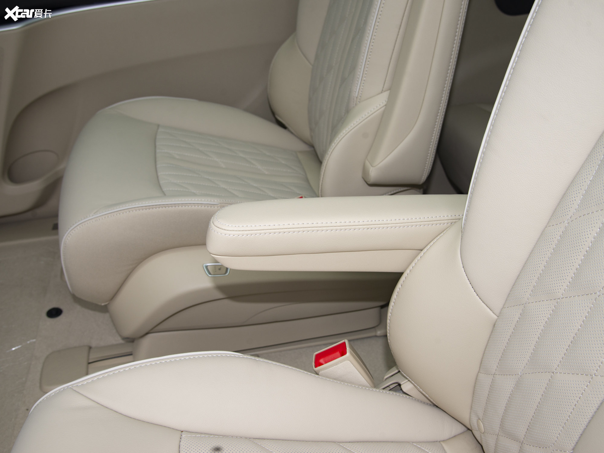 【2023款别克GL8 陆上公务舱 652T 智慧尊贵型_空间座椅 _10/642张图片】_汽车图片大全_爱卡汽车