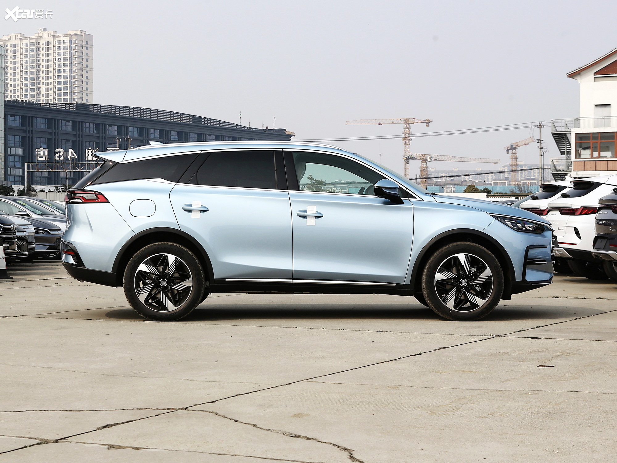 【2023款唐新能源 DM-i 冠军版 112KM 尊享型_整体外观 _15/520张图片】_汽车图片大全_爱卡汽车