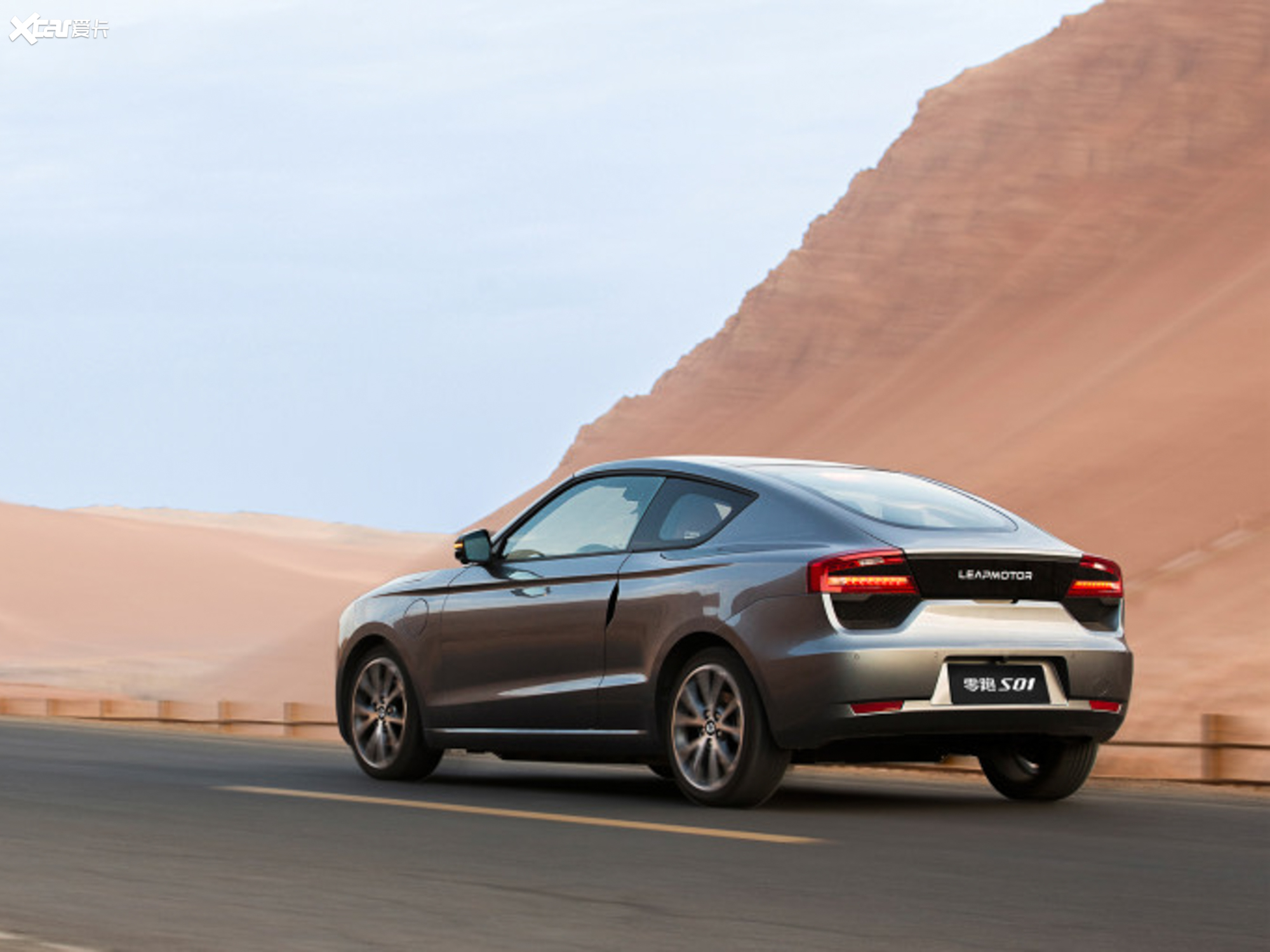 【2021款零跑S01 460 酷玩版_整体外观 _2/3张图片】_汽车图片大全_爱卡汽车