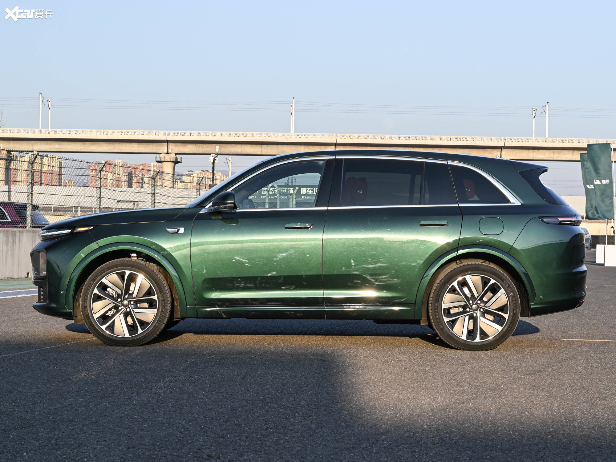 【2023款理想L7 Pro_整体外观 _3/268张图片】_汽车图片大全_爱卡汽车