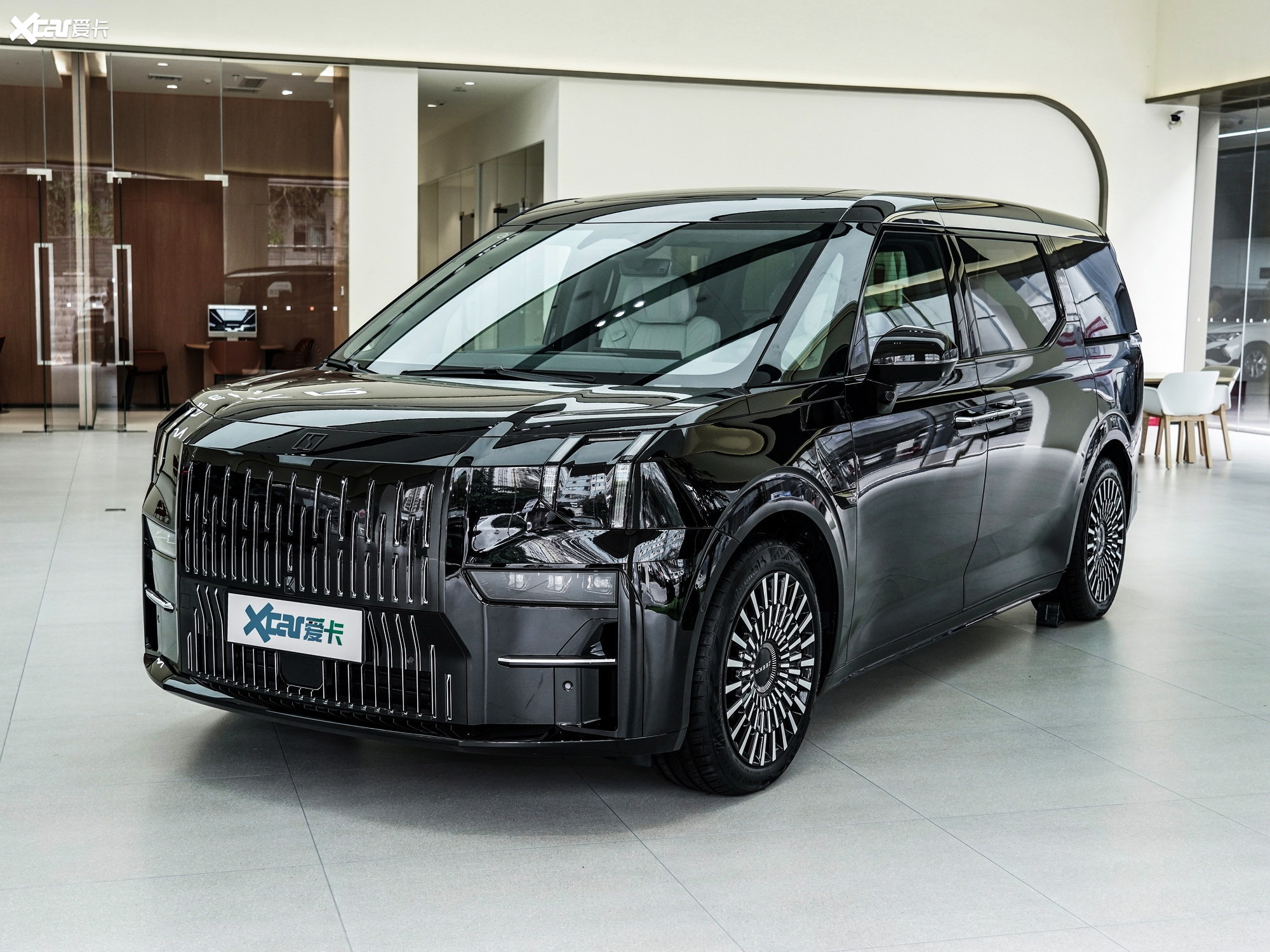 【2022款极氪009 WE版_整体外观 _2/125张图片】_汽车图片大全_爱卡汽车