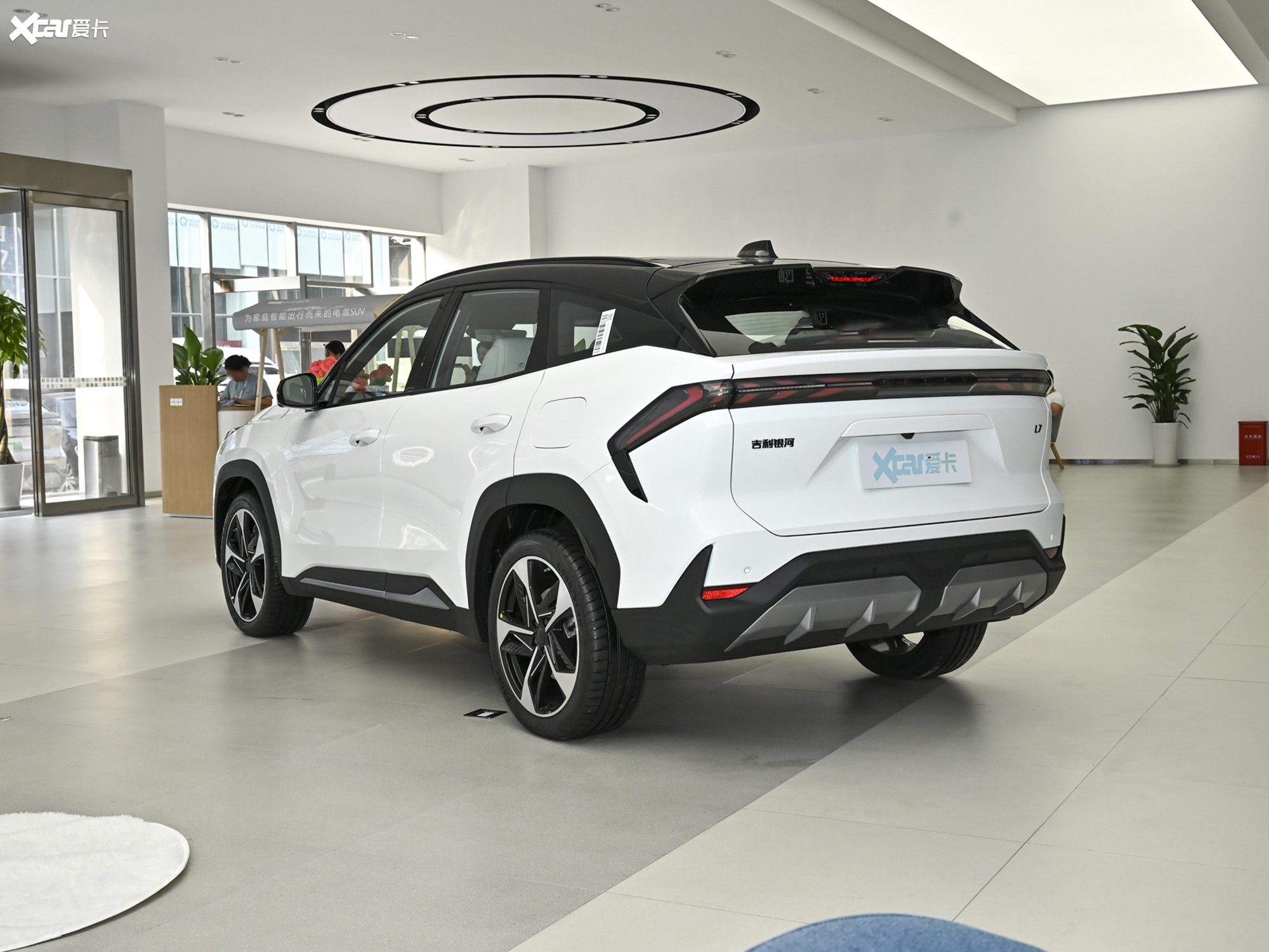 【2023款银河L7 1.5T 115km 星舰_整体外观 _28/456张图片】_汽车图片大全_爱卡汽车