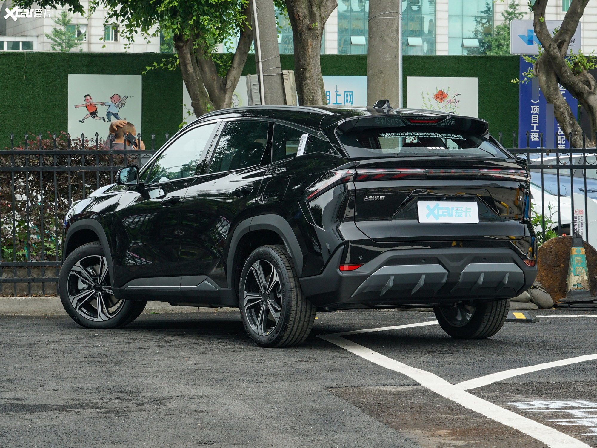 【2023款银河L7 1.5T 115km MAX_整体外观 _4/456张图片】_汽车图片大全_爱卡汽车