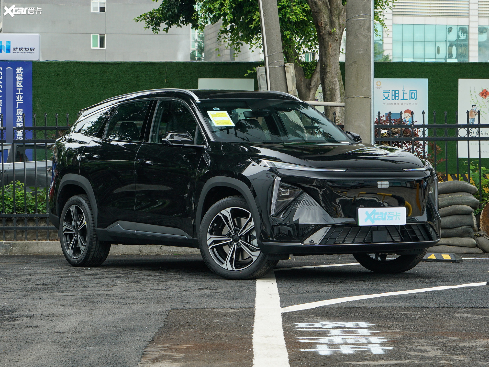 【2023款银河L7 1.5T 115km MAX_整体外观 _8/456张图片】_汽车图片大全_爱卡汽车