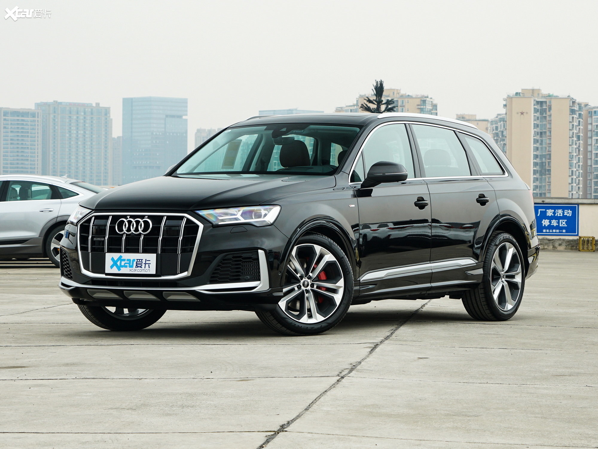 【2023款奥迪Q7 55 TFSI quattro S 尊贵型_整体外观 _10/402张图片】_汽车图片大全_爱卡汽车