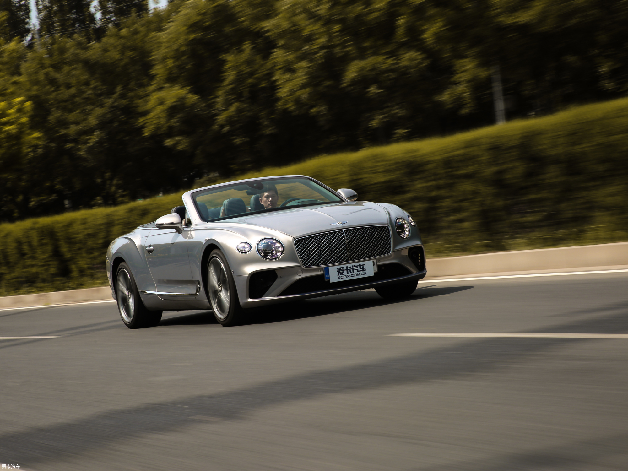 【2019款欧陆 6.0T GT W12 敞篷版_整体外观 _155/1105张图片】_汽车图片大全_爱卡汽车