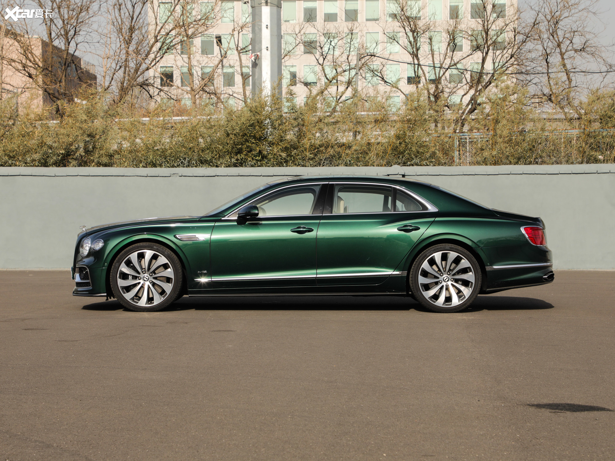 【2020款飞驰 6.0T W12 标准版_整体外观 _3/1191张图片】_汽车图片大全_爱卡汽车