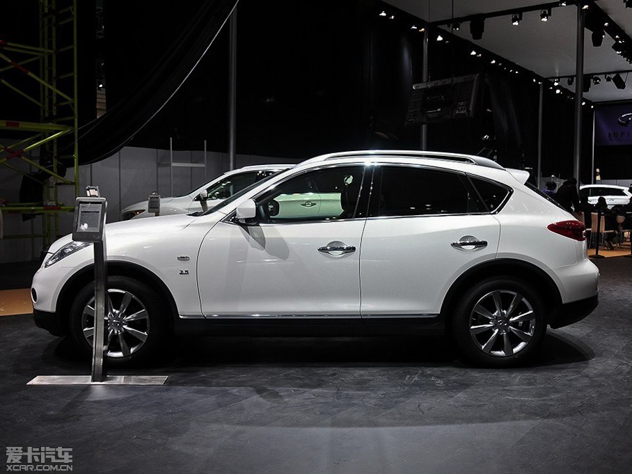 【2014款英菲尼迪QX50(进口) 改款 2.5L 后驱优雅版_整体外观 _9/95张图片】_汽车图片大全_爱卡汽车