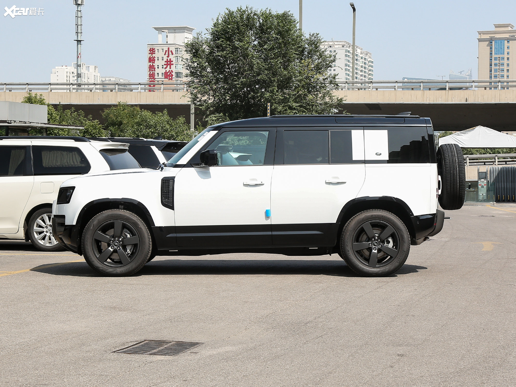 【2023款卫士 改款 110 3.0T P400 X-DYNAMIC HSE_整体外观 _3/1730张图片】_汽车图片大全_爱卡汽车