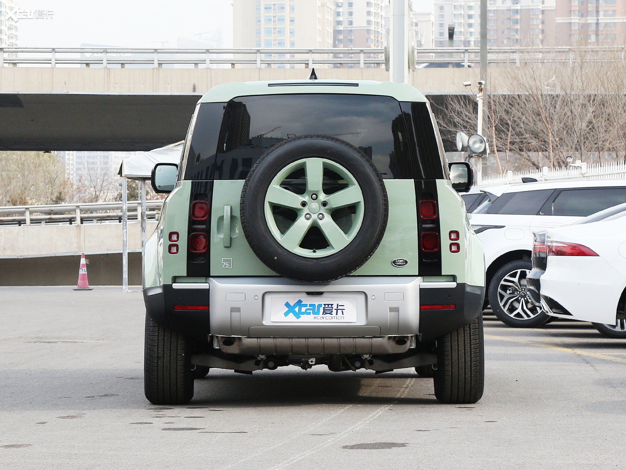 【2023款卫士 110 3.0T P400 75周年传奇版_整体外观 _5/1730张图片】_汽车图片大全_爱卡汽车