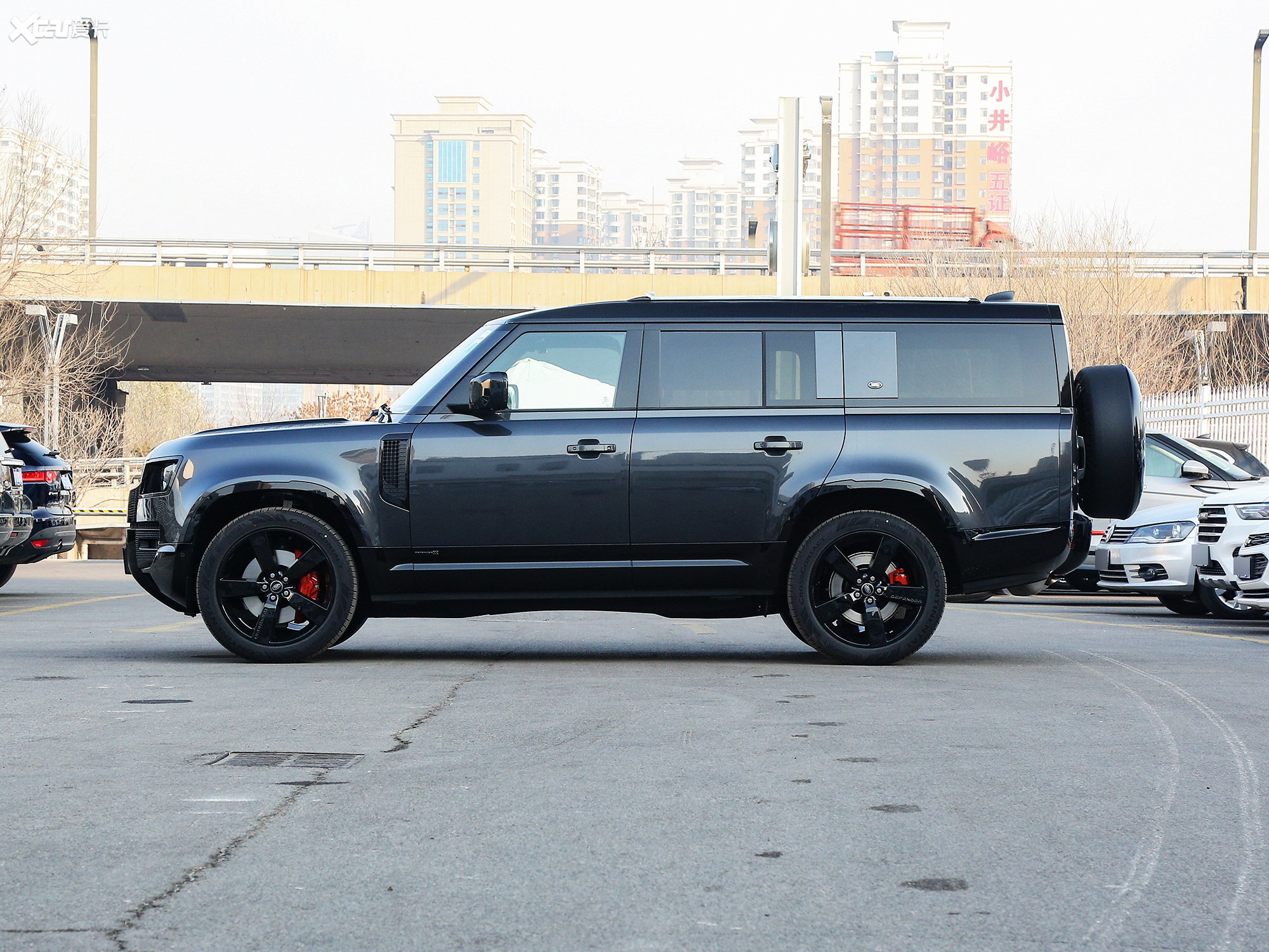 【2023款卫士 130 3.0T P400 X_整体外观 _3/1730张图片】_汽车图片大全_爱卡汽车