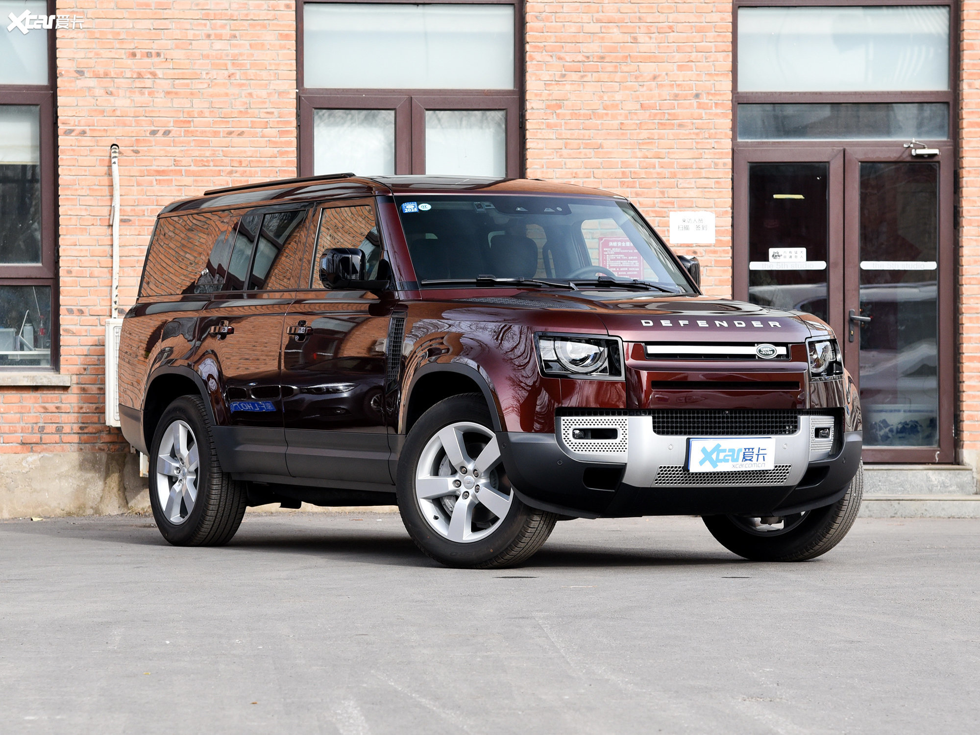 【2023款卫士 130 3.0T P400 HSE_整体外观 _24/1730张图片】_汽车图片大全_爱卡汽车